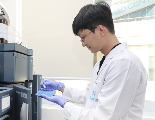 AbTis leads market with third-generation linker tech for ADCs, key to cancer treatment