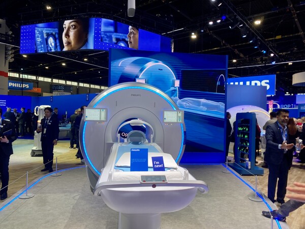 [RSNA 2025] Imaging giants, Korean AI upstarts battle for the workflows ...
