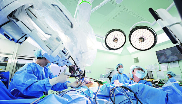 Ulsan team reports single-port robotic surgery removing colorectal and ...