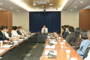 Large hospitals send medical workers to Daegu